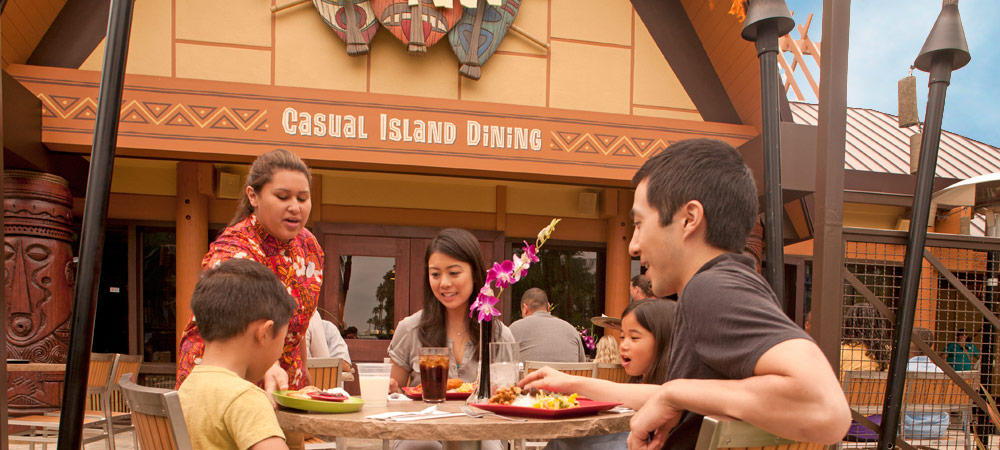 Dining at Tangaroa Terrace at Disneyland Hotel - DisZine